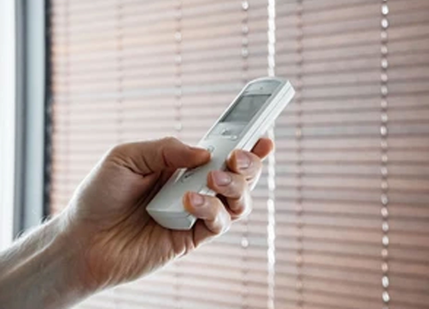 Choisir entre des volets roulants manuels ou des volets roulants motorisés